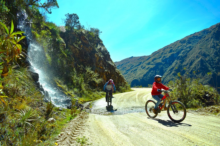 🚴‍♂️ Death Road Peru – Full Day Bike Tour 2025 BikingPeruTrek